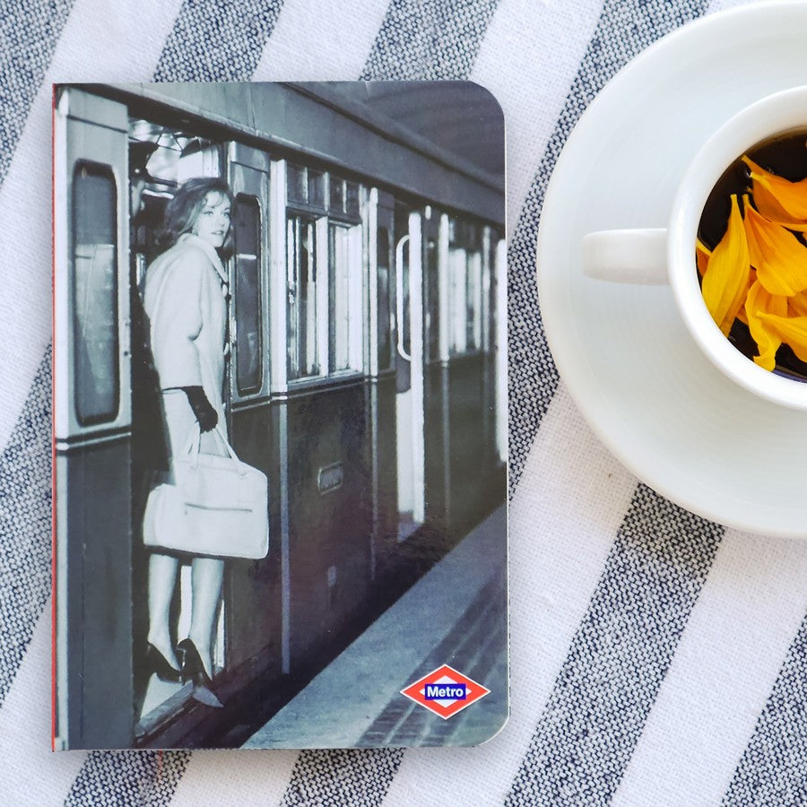 Retro notepade with photo of Metro in 1960s – latiendademetrodemadrid